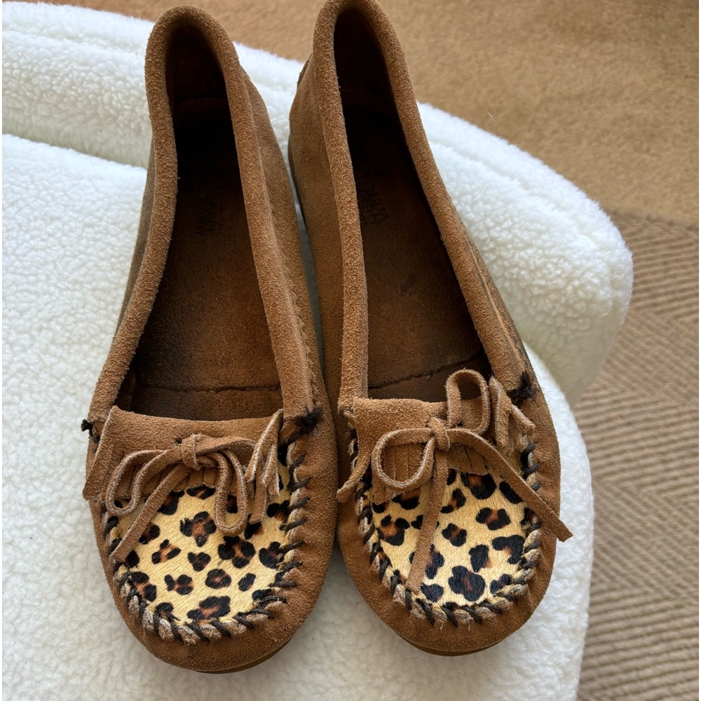 Minnetonka Adorable Leopard Print Cow Hair Moccasins!… - Gem